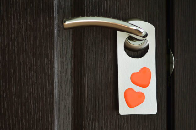 Do Ups People Leave Stuff On Your Door Or In Mailboxes?